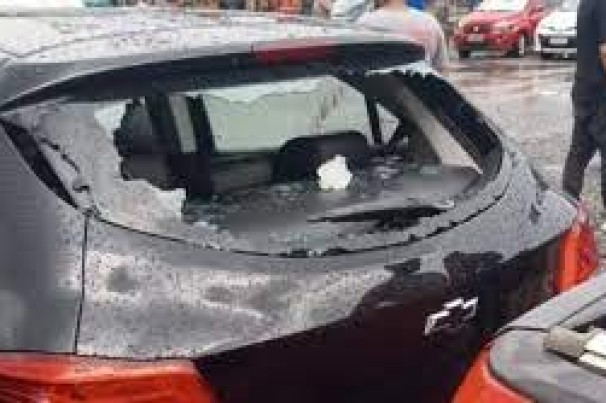 Mais de 600 carros são destruídos por chuva de granizo gigante em ...